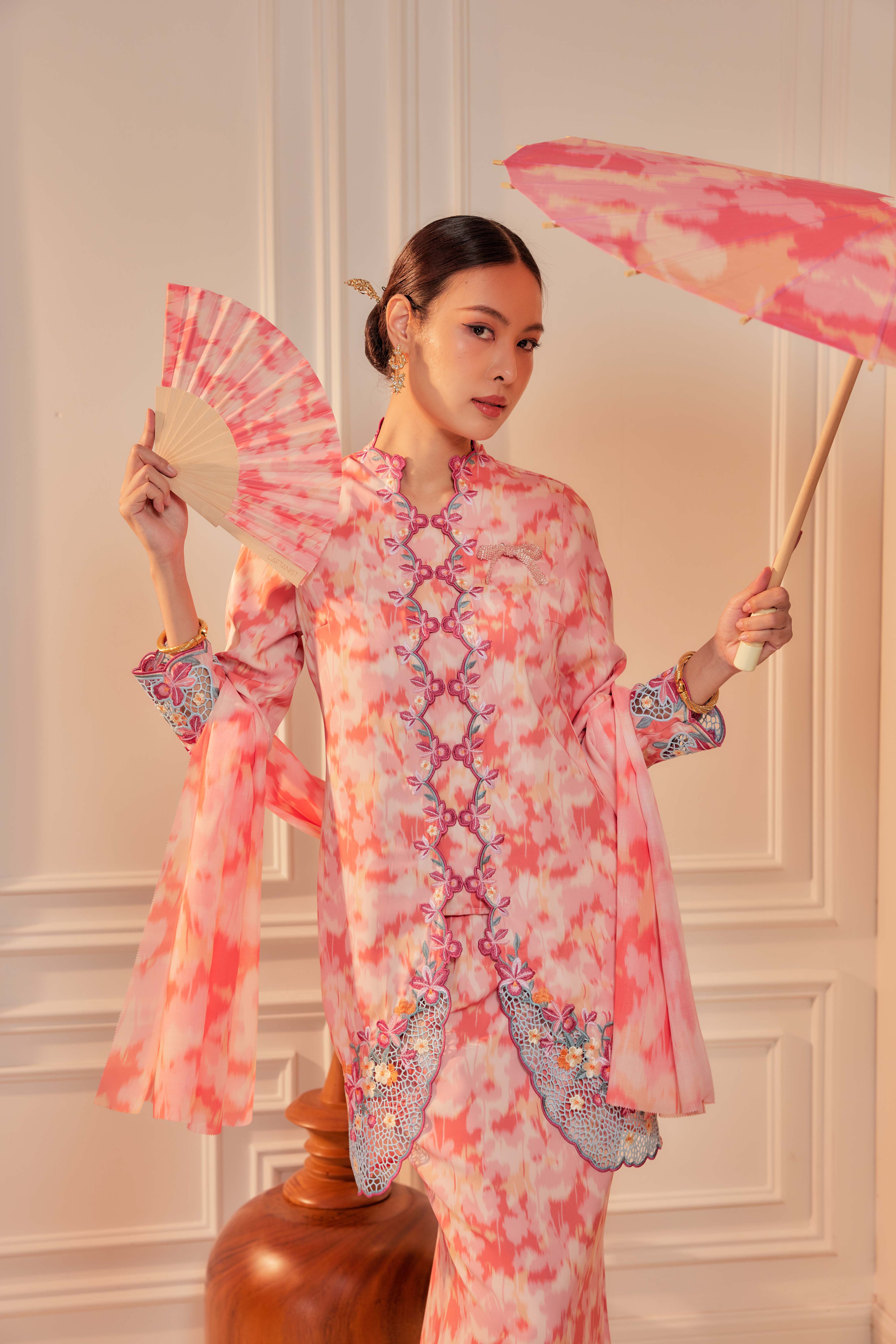 51 - Dewi Kemuning II - Kebaya Sulam Goyang – Caftanist