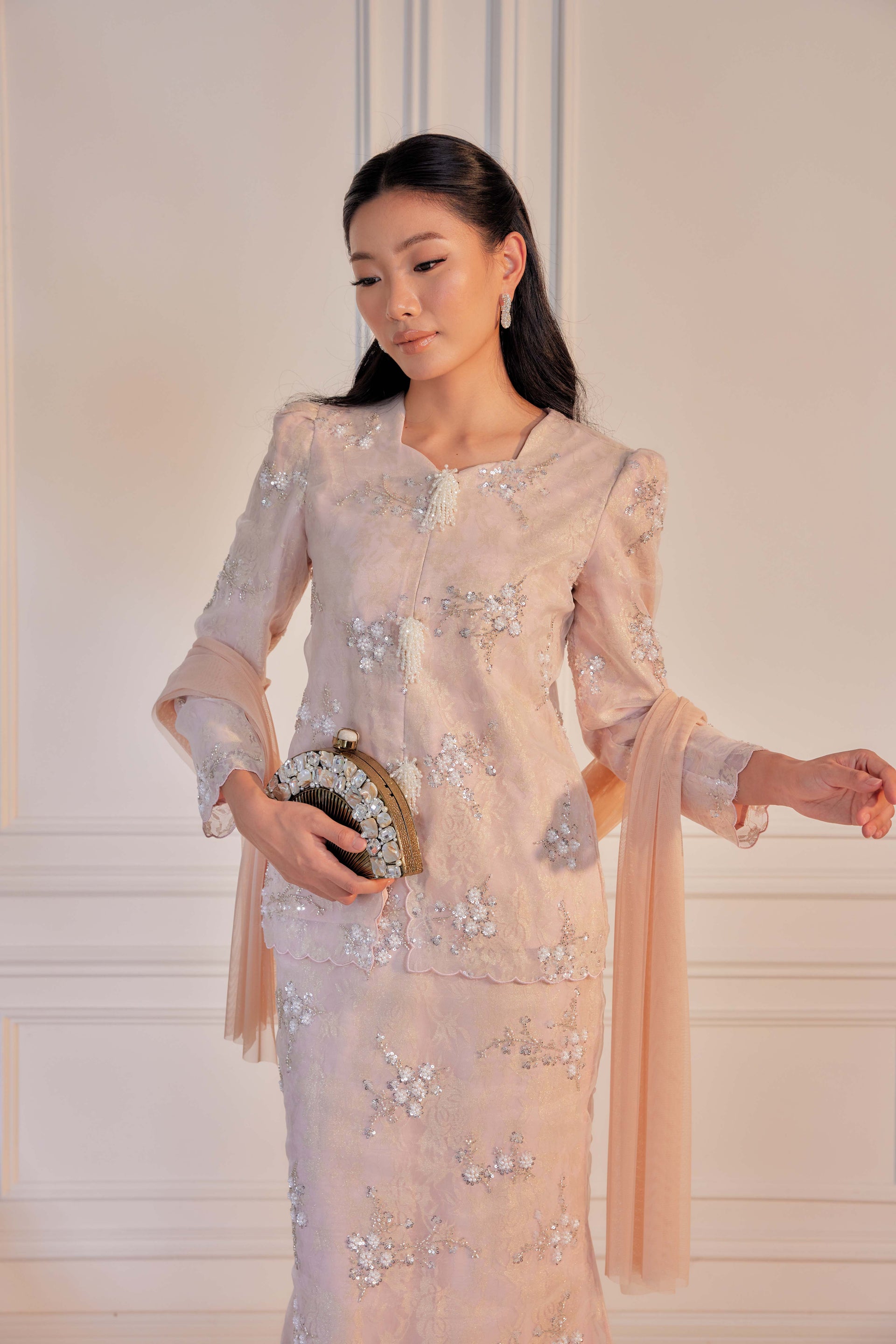 Ballerina Pink - Alaia Beaded Lace Kurung With Set of 3 Pearl Brooch ...