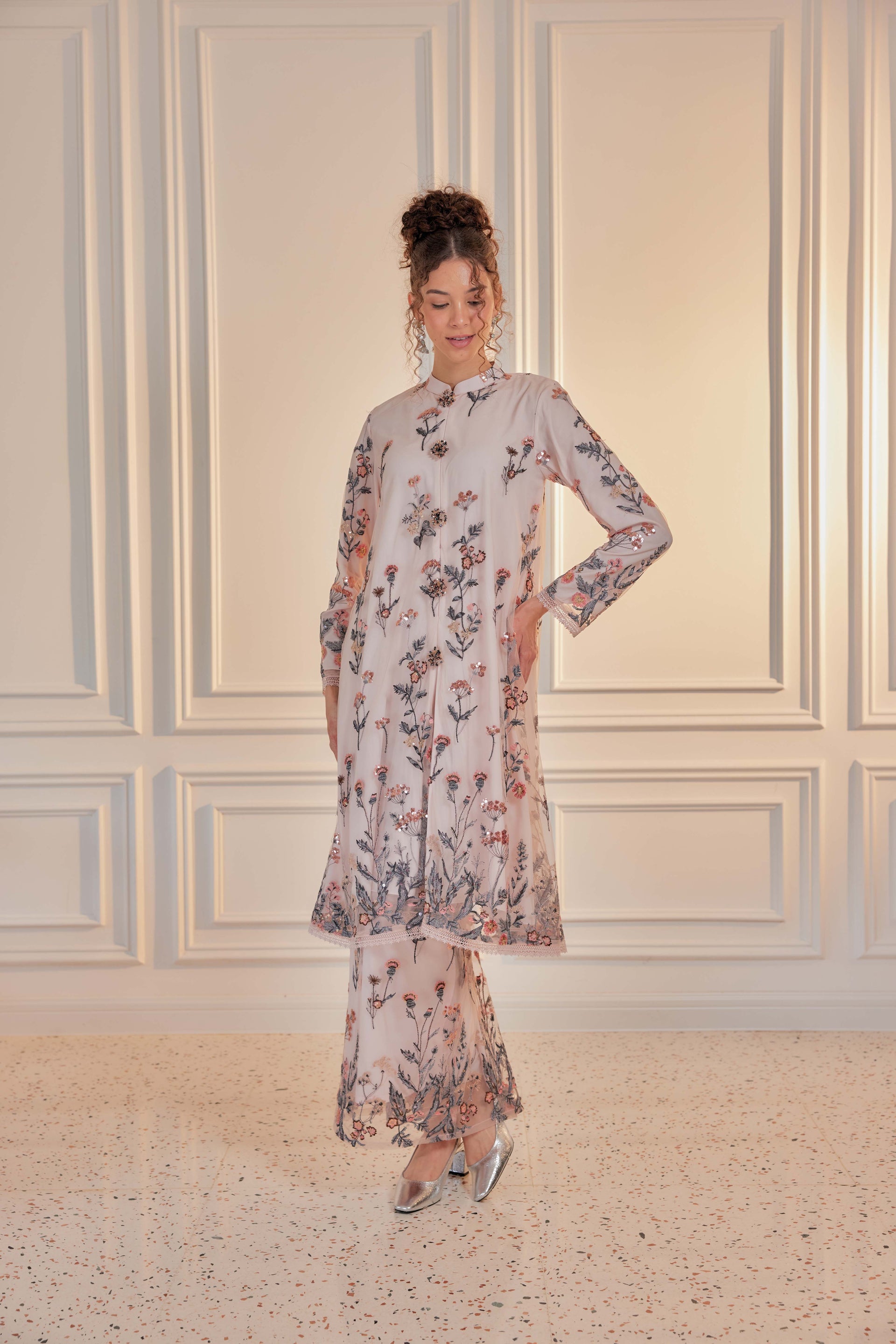 Rosé Tea- Dian Embellished Kebarung with Embroidery Lace Trim (Full Li ...